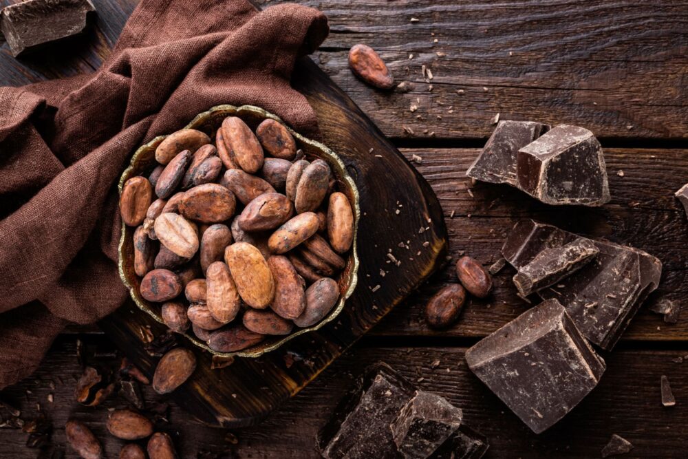 ¿Qué son las plumas de cacao? Nutrición, beneficios y usos culinarios