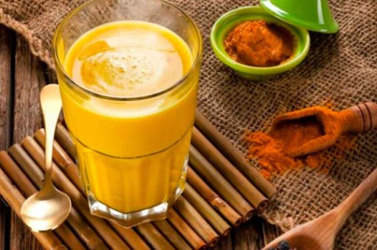 10 Beneficios de la Leche Dorada (Cúrcuma) y cómo hacerla