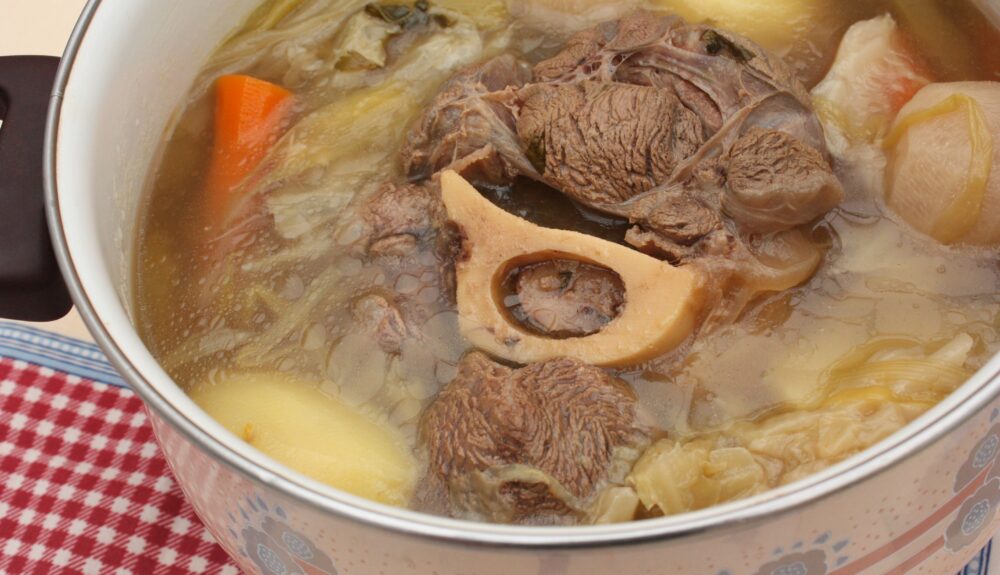Caldo de hueso: Cómo hacerlo y 6 razones por las que deberías